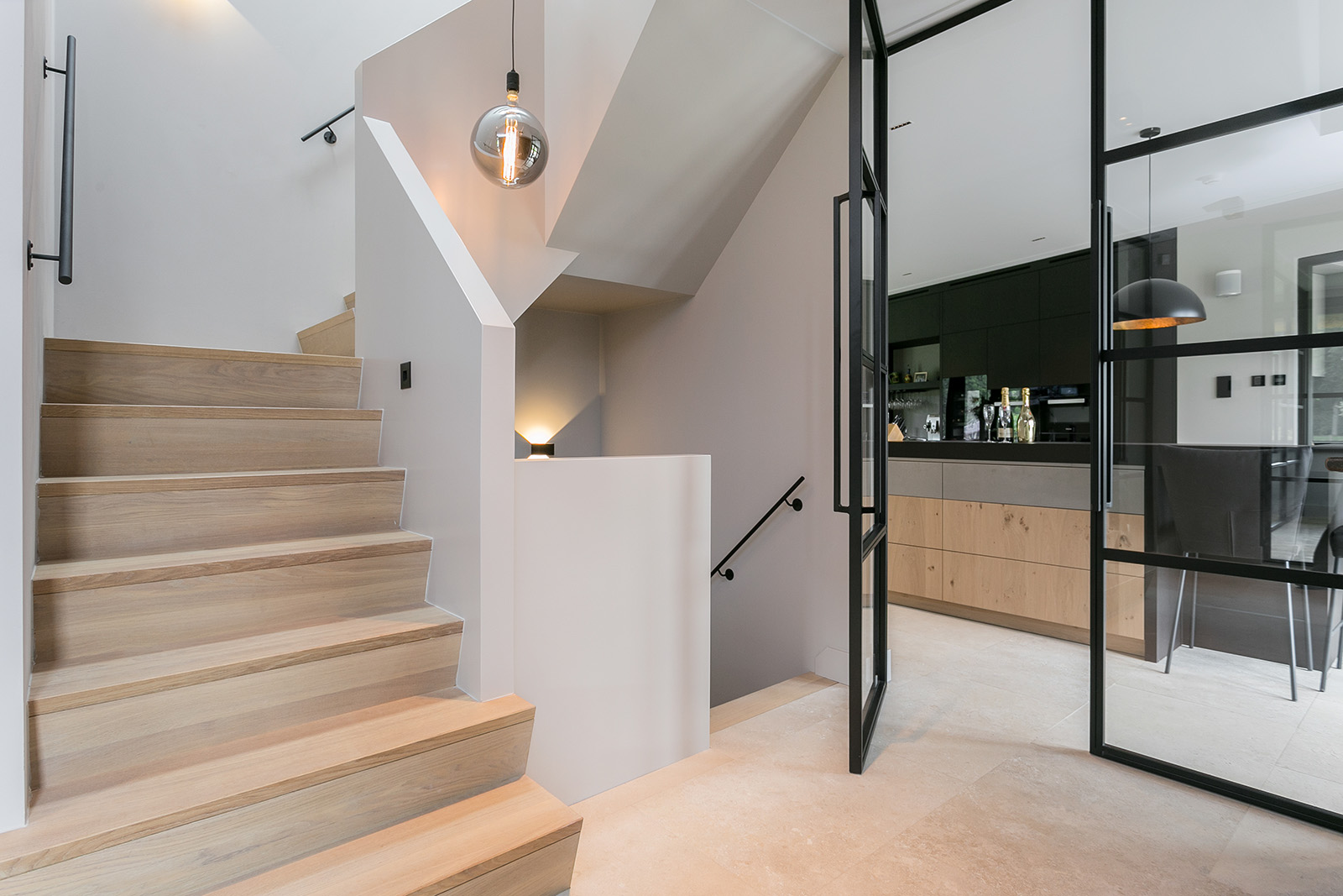 Moderne trappen in eiken Z-design | TrapDirect.nl